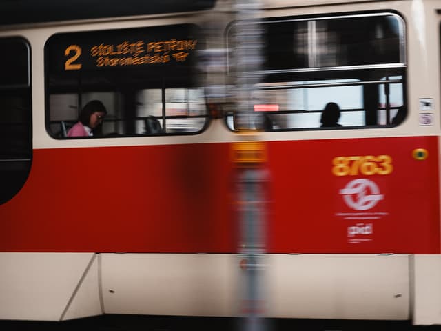 Card stack — Motion for React Example